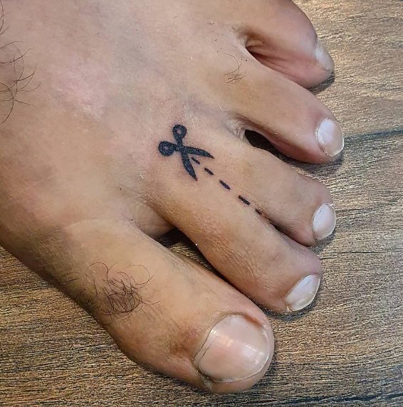 49 Pretty Toe Tattoo Ideas & FAQs - Tattoo Twist